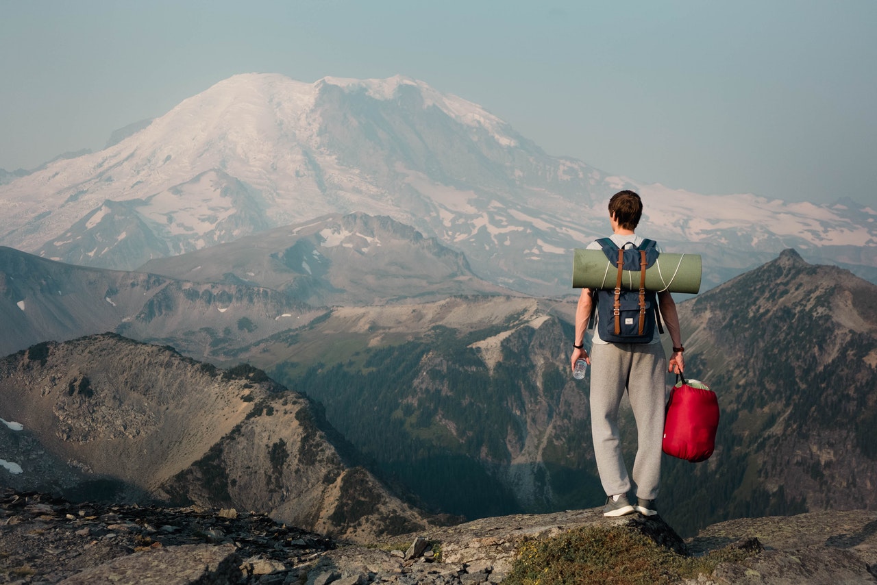 How to Choose Binoculars for Hiking? - Binocularman.com